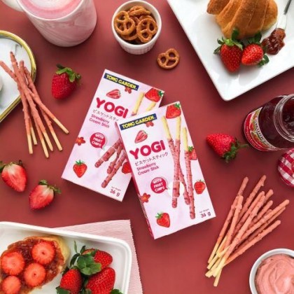 Yogi Strawberry Cream Stick (36g) [3810]